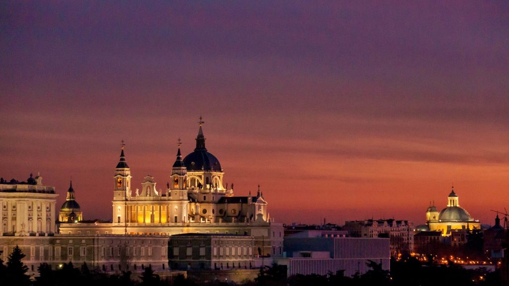 Nad jaką rzeką leży Madryt? Jaka rzeka jest w Madrycie? - BelSole