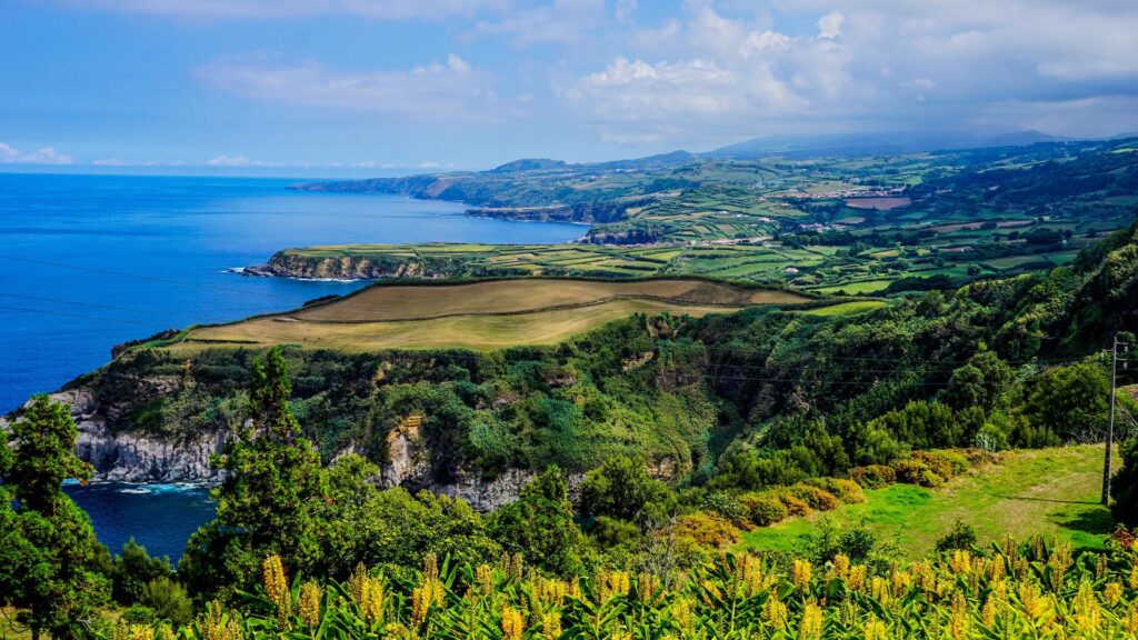 Gdzie leżą Azory? Do jakiego państwa należą Azory? - BelSole